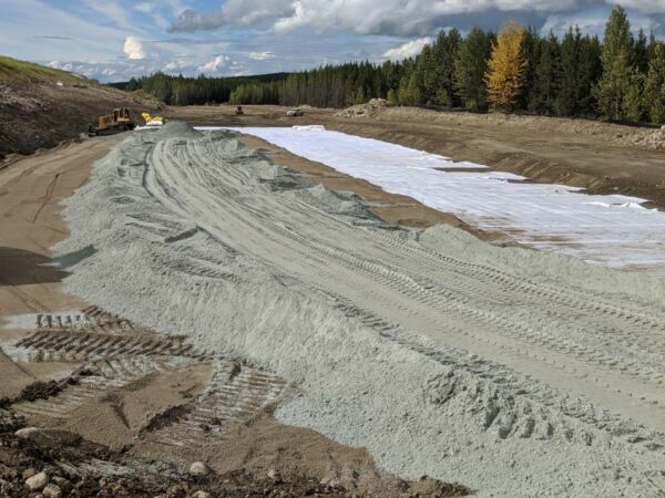 Earth dam drainage system